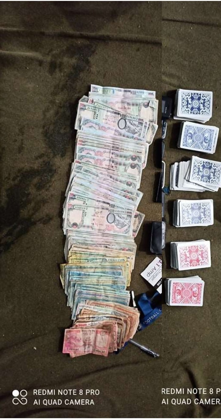 बुढानीलकण्ठ नगरपालिका–१२ कपनबाट जुवातास खेलिरहेको अवस्थामा पाँच जना ...